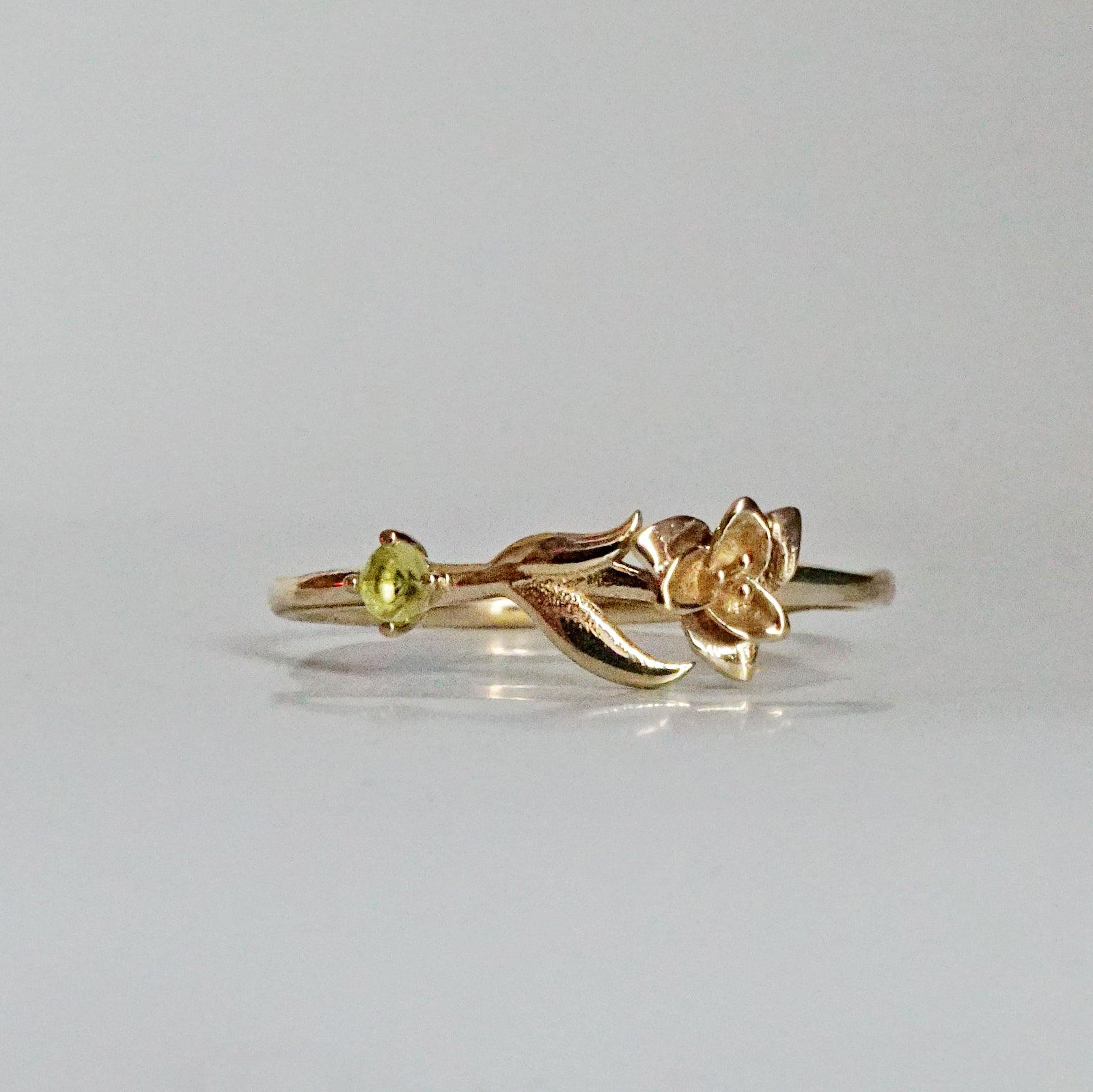 August Birth Flower Ring – Gladiolus & Peridot Birthstone in 14K Gold ...