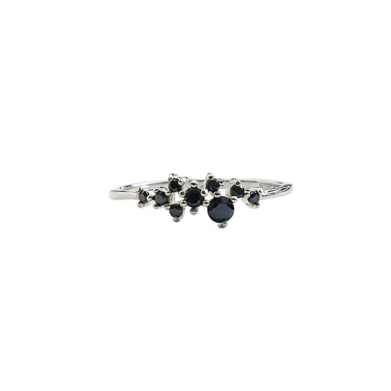 14K Snow & Night Queen Dainty Ring (Black and White Diamonds)